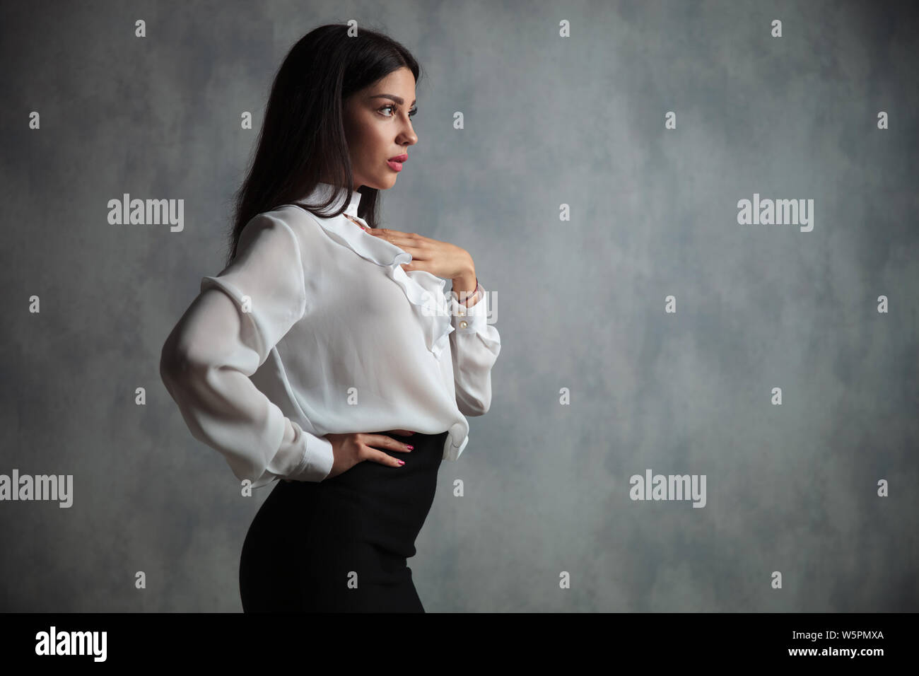 Hand on chest hi-res stock photography and images - Alamy