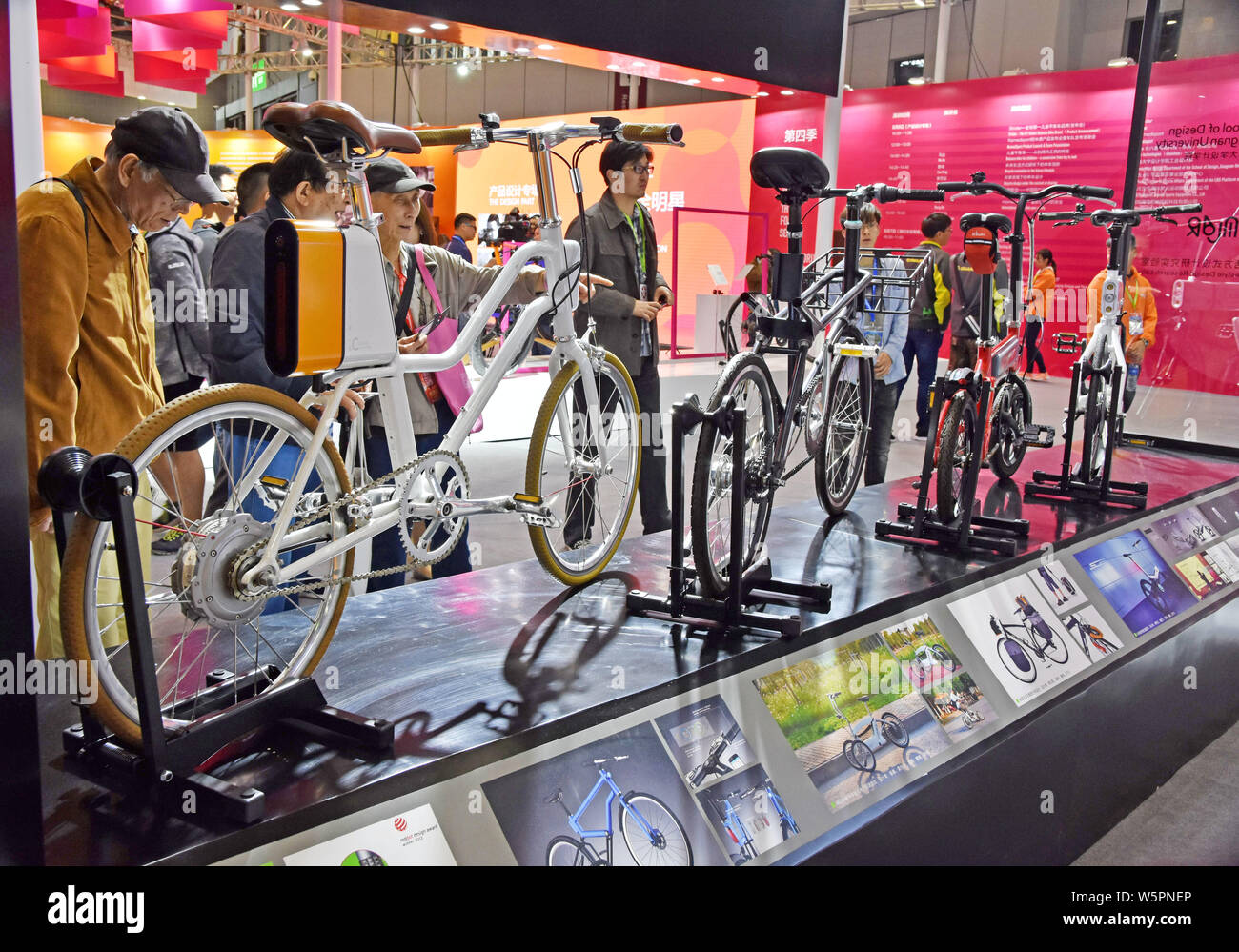 People visit the 29th China International Bicycle Fair at the National ...