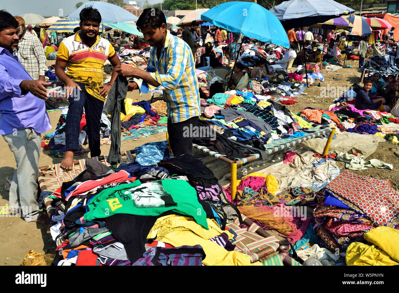 Haat bazaar Surat Gujarat India Asia Stock Photo - Alamy