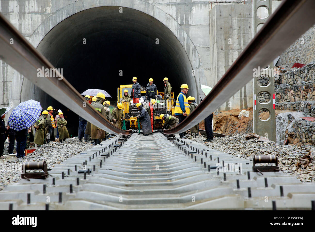 Chinese railroad construction hi-res stock photography and images - Alamy