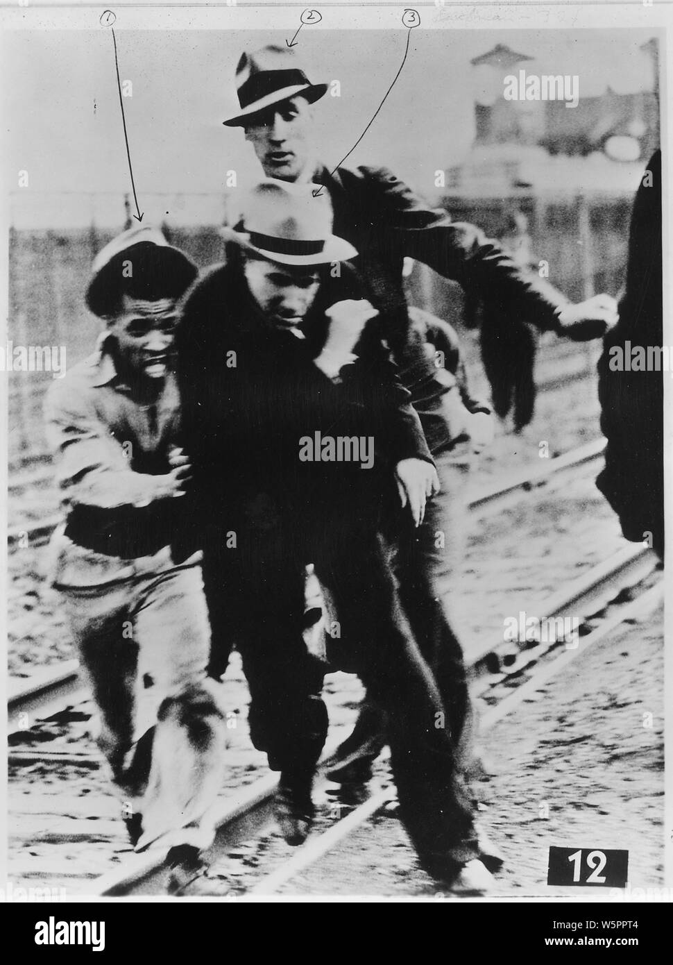 Physical altercation hi-res stock photography and images - Alamy