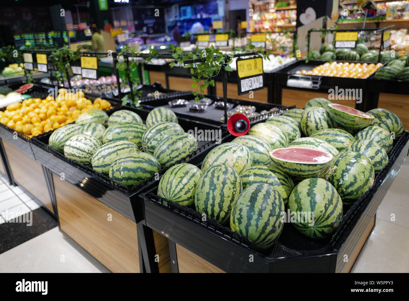 Chinese fruit hi-res stock photography and images - Alamy