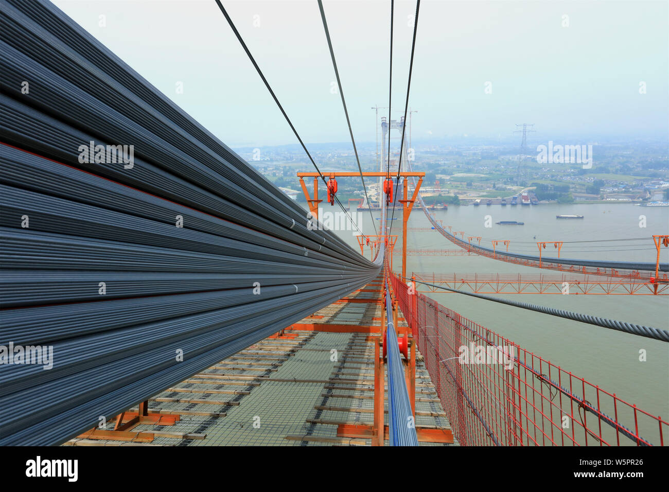 The main cable of Wufengshan Yangtze River Bridge, China's first rail ...