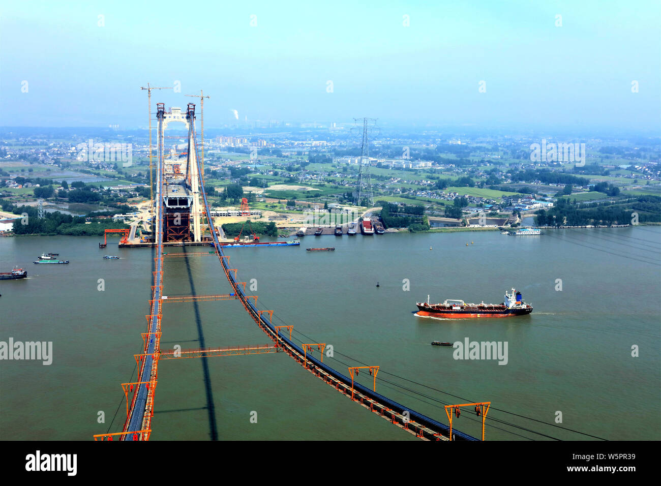 The main cable of Wufengshan Yangtze River Bridge, China's first rail ...