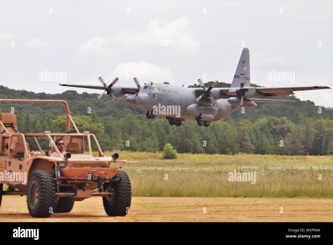 136th airlift wing hi-res stock photography and images - Alamy