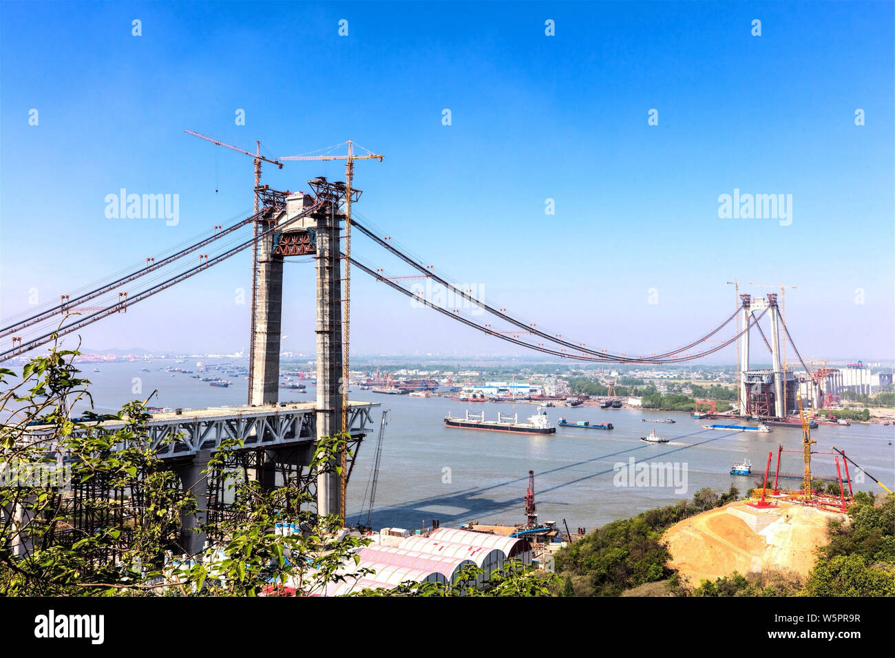 The main cable of Wufengshan Yangtze River Bridge, China's first rail ...