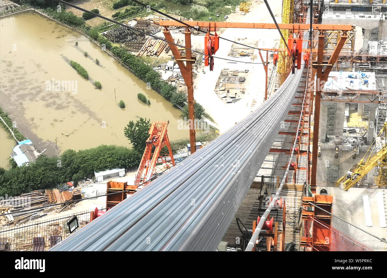The main cable of Wufengshan Yangtze River Bridge, China's first rail ...