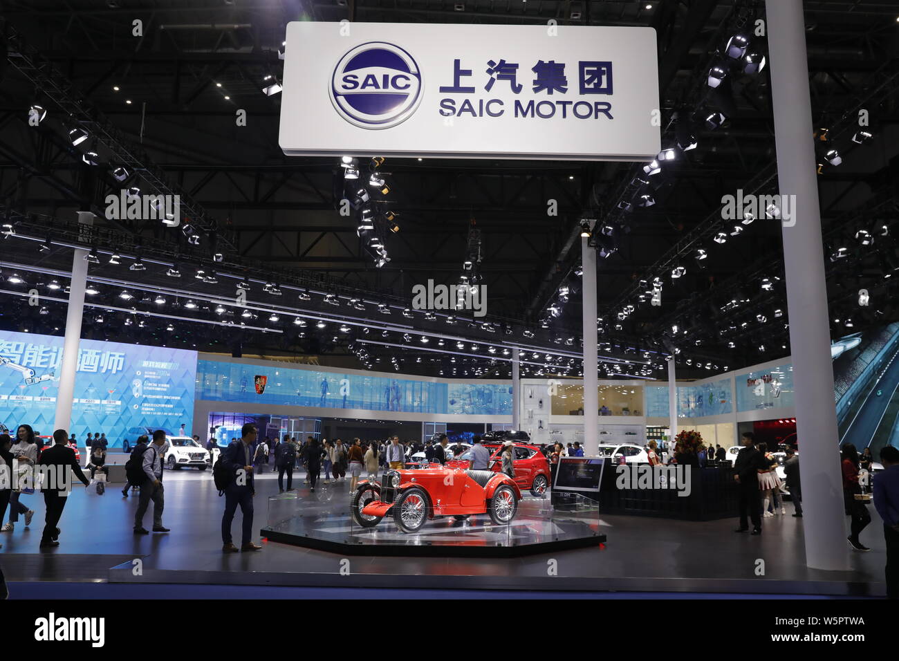 Automaker industry hi-res stock photography and images - Alamy