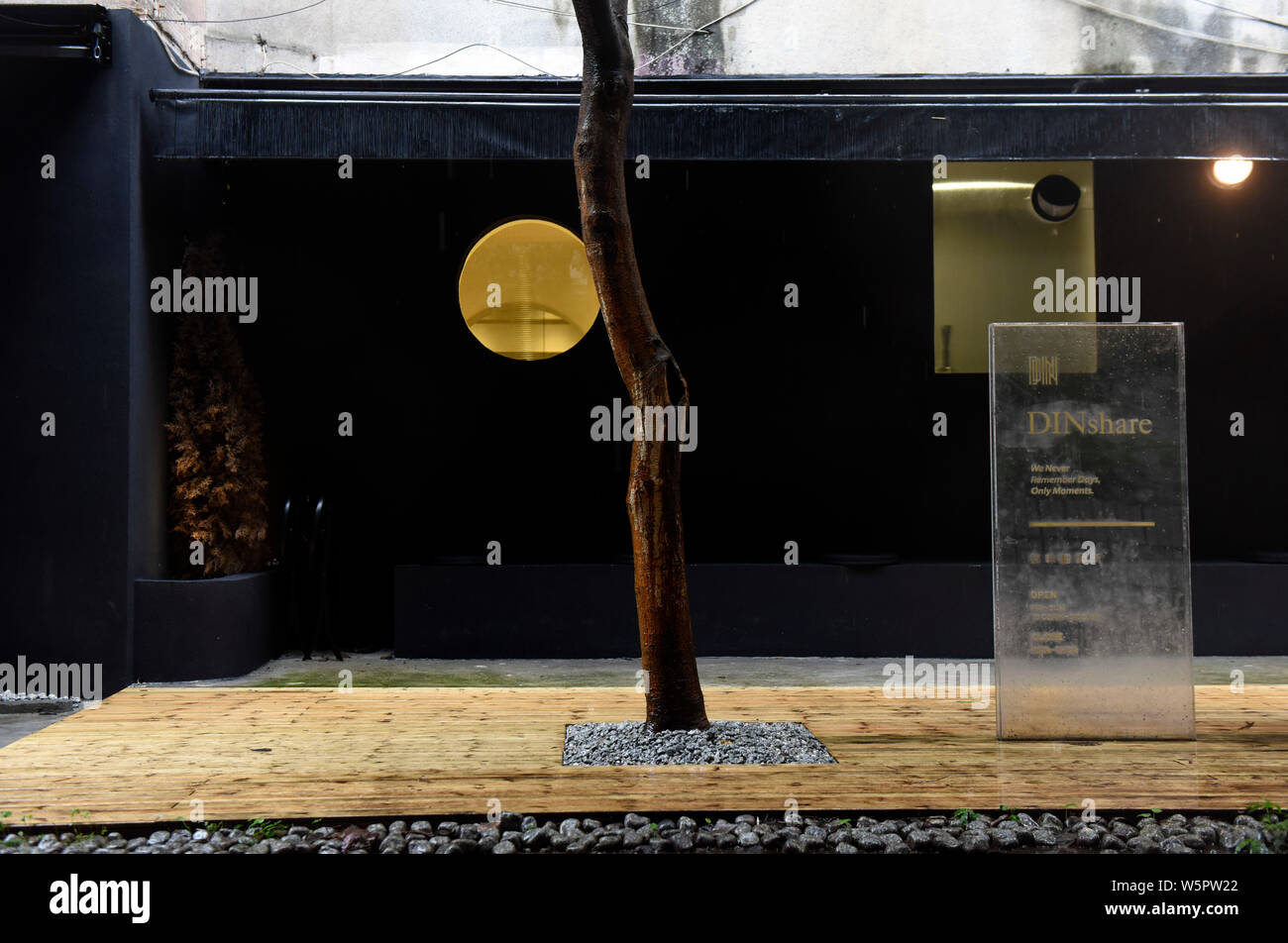 Dinshare hi-res stock photography and images - Alamy