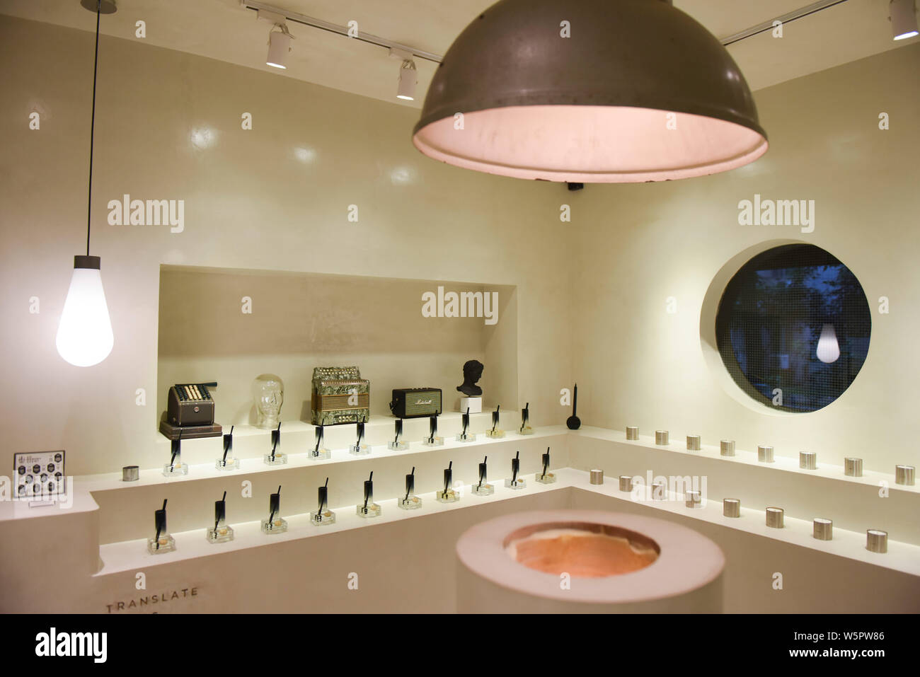 Dinshare hi-res stock photography and images - Alamy