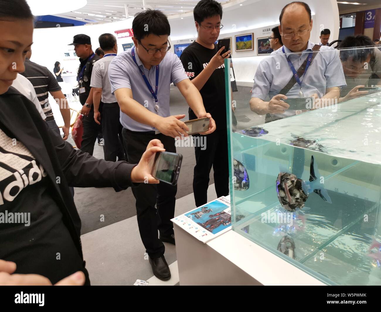 Robotic fish hi-res stock photography and images - Alamy