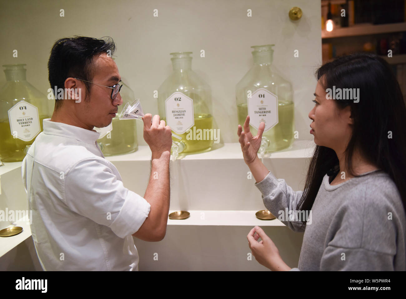 Dinshare hi-res stock photography and images - Alamy