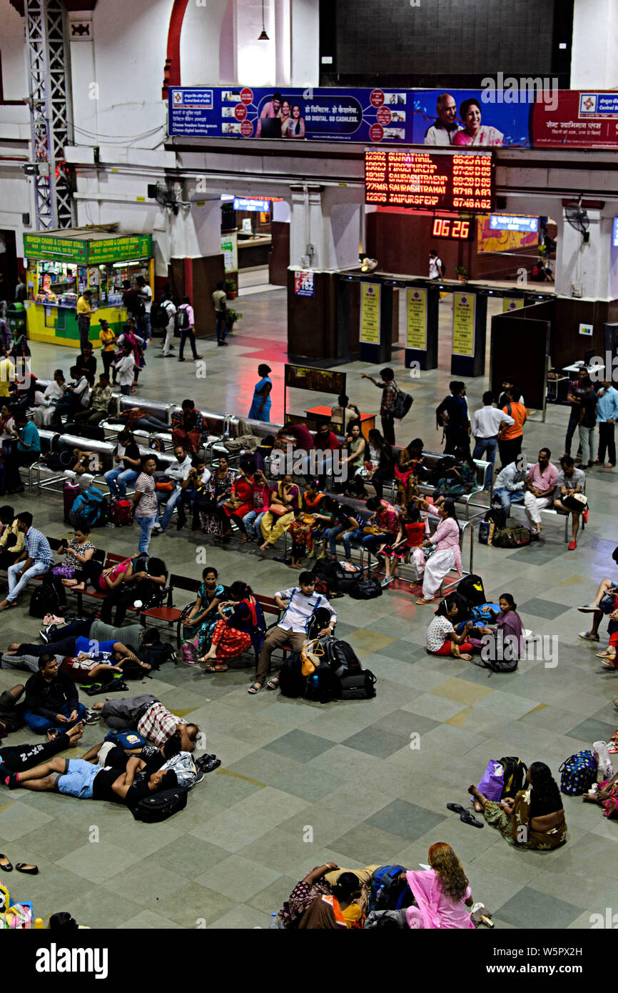Mumbai Central Railway Station crowded concourse Mumbai Maharashtra ...