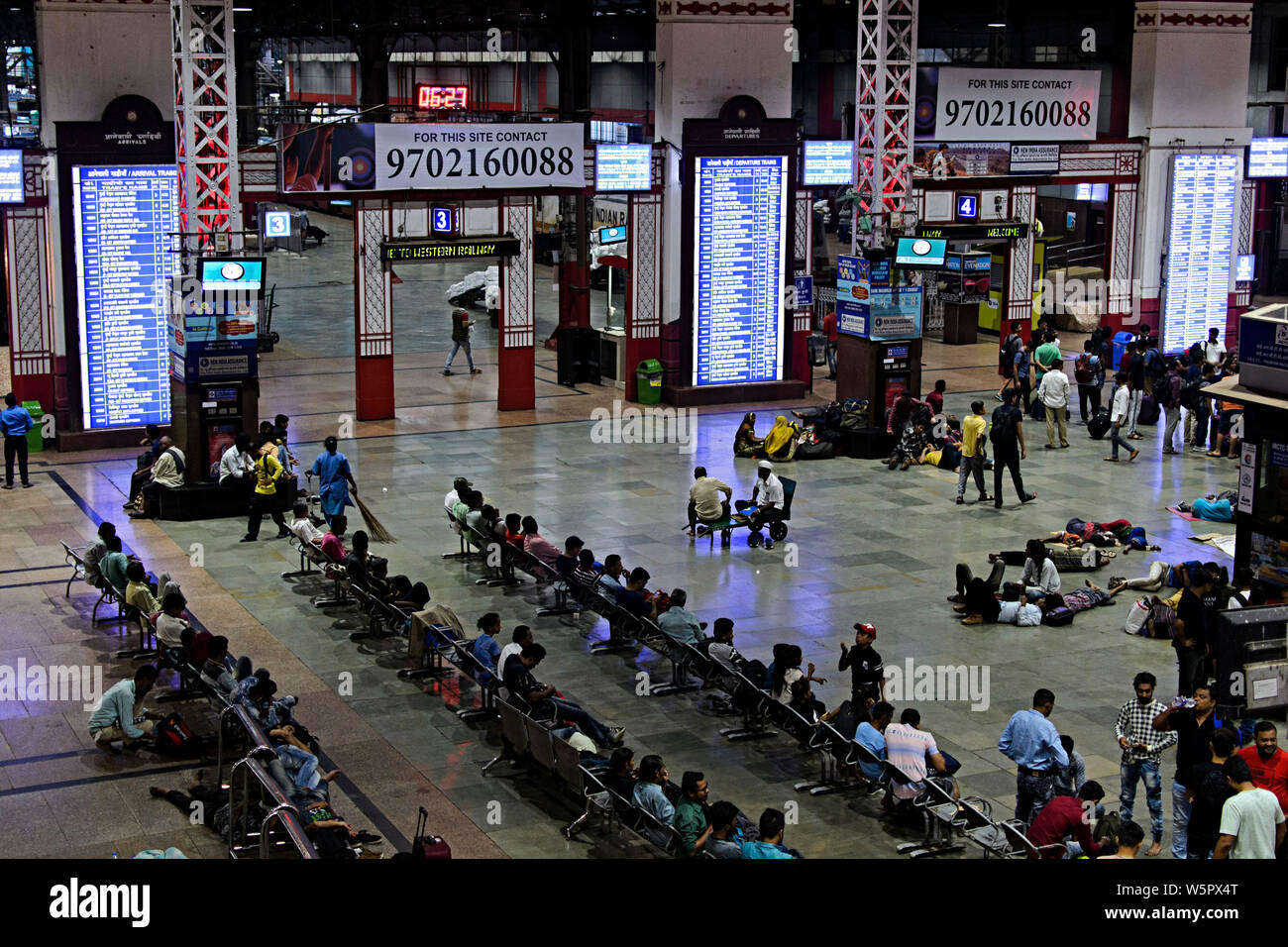 Mumbai Central Railway Station crowded concourse Mumbai Maharashtra ...
