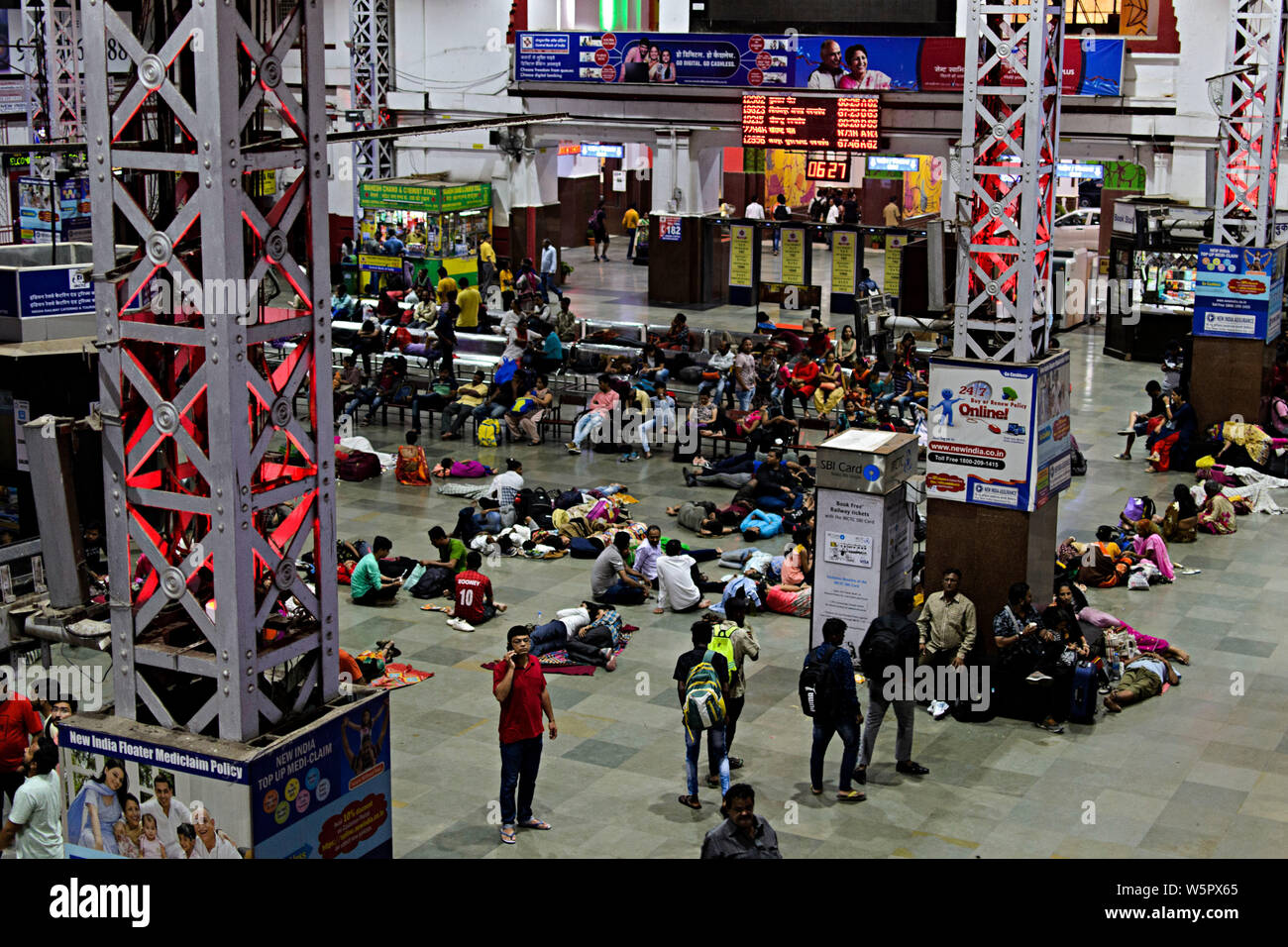 Mumbai Central Railway Station crowded concourse Mumbai Maharashtra ...