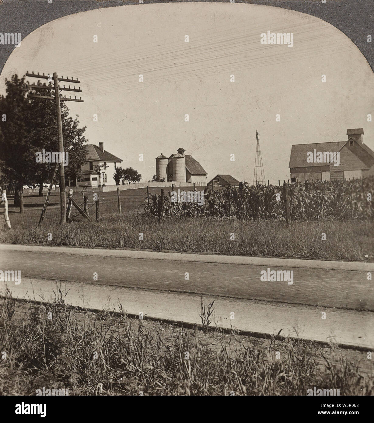 A modern Iowa farm, 1927 Stock Photo - Alamy