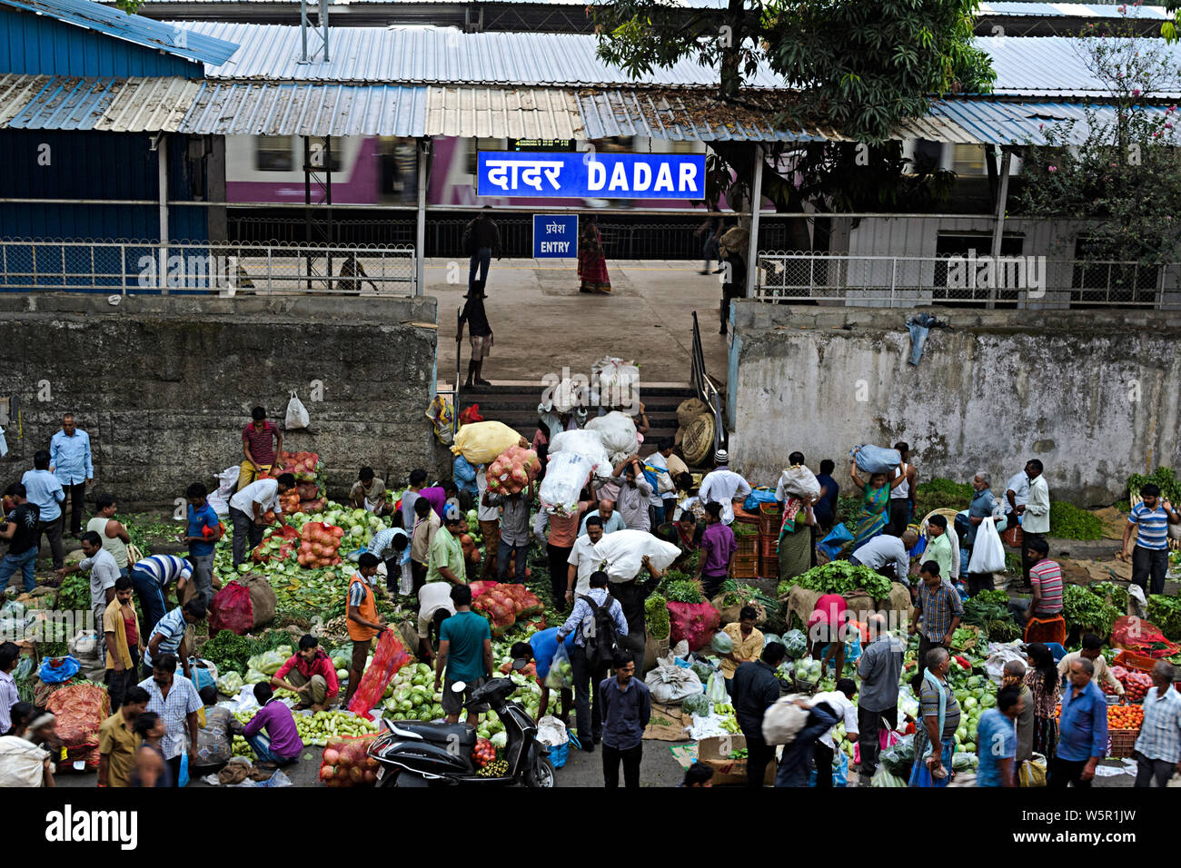 Dadar Railway Station Mumbai Maharashtra India Asia Stock Photo - Alamy