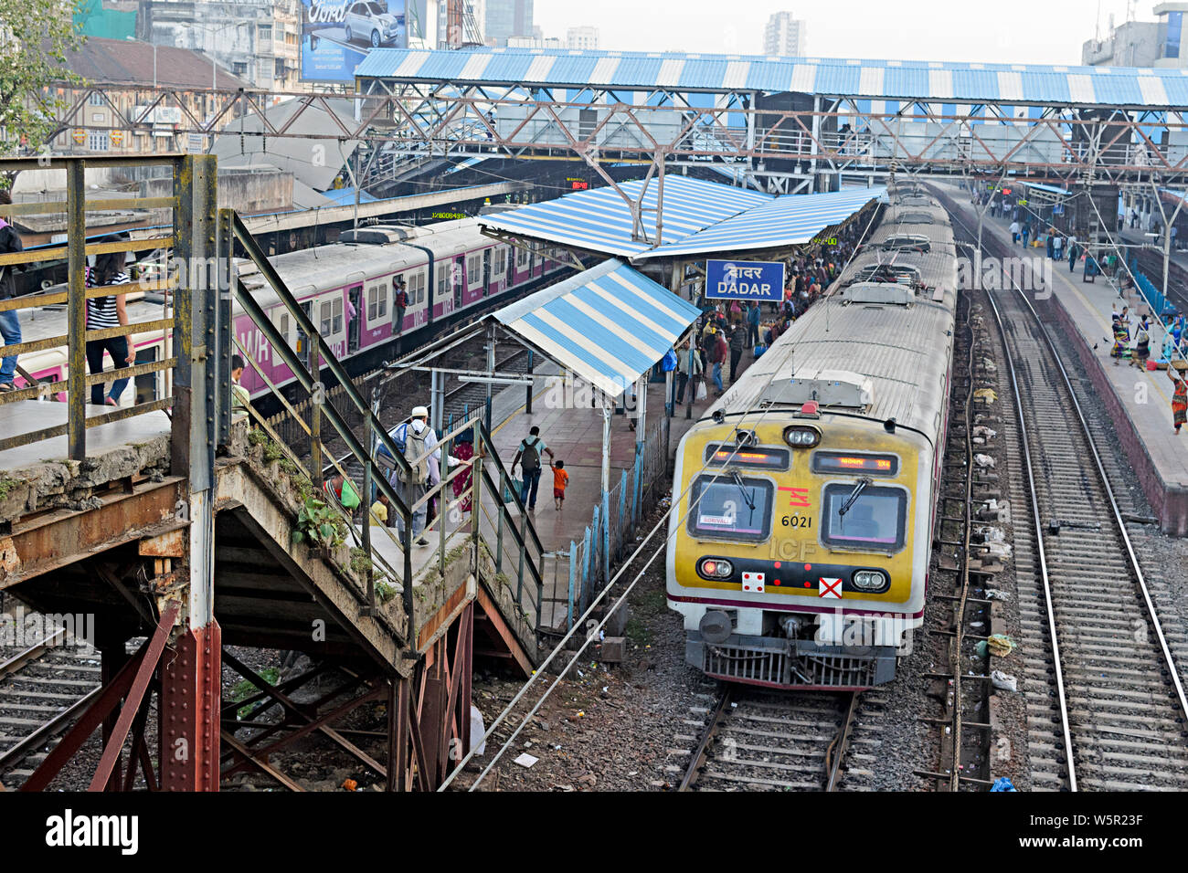 Dadar Railway Station Mumbai Maharashtra India Asia Stock Photo - Alamy
