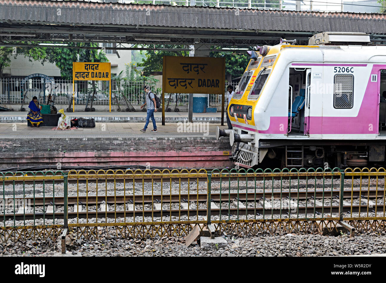 Dadar Railway Station Mumbai Maharashtra India Asia Stock Photo - Alamy