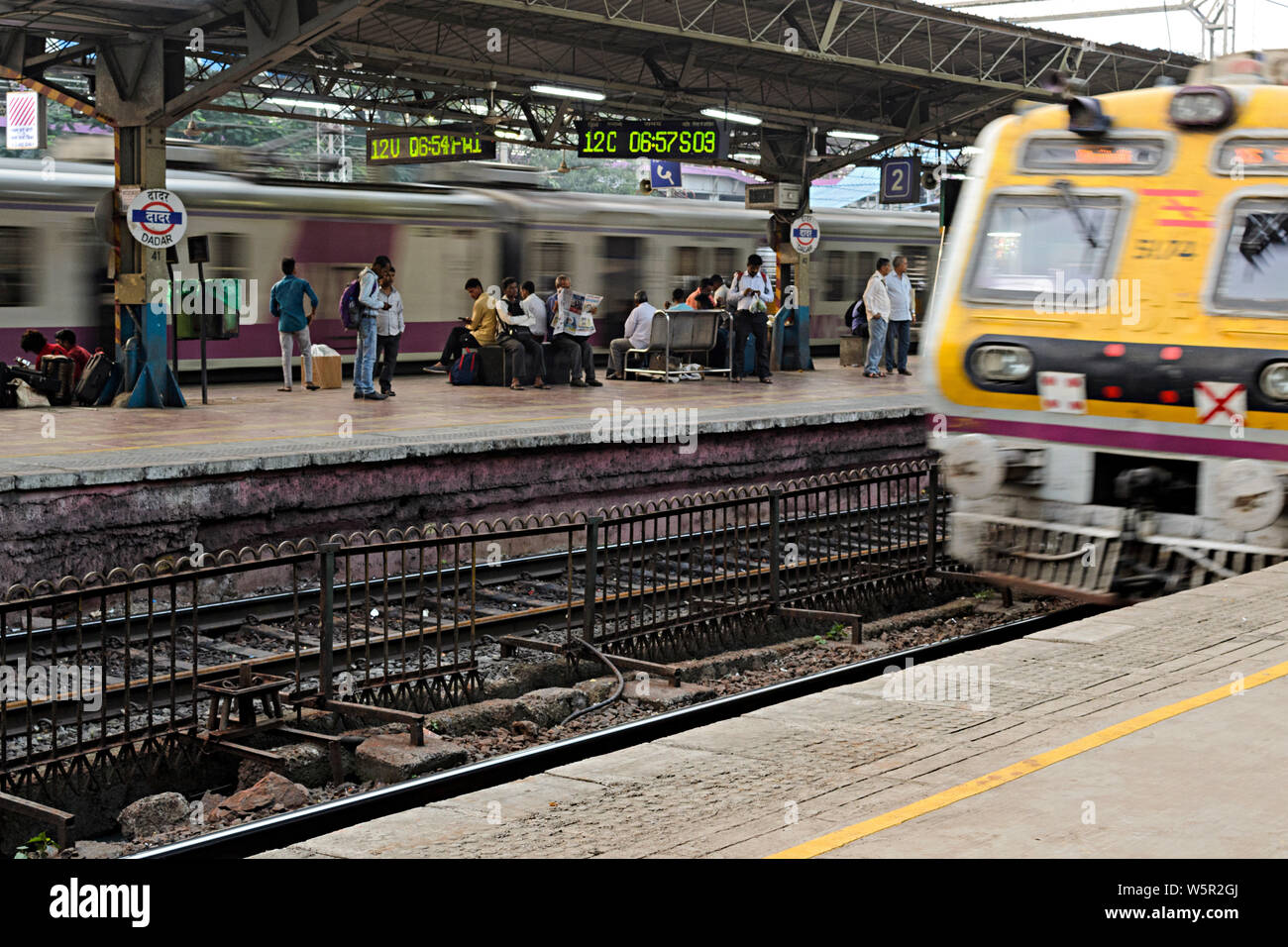 Dadar Railway Station Mumbai Maharashtra India Asia Stock Photo - Alamy