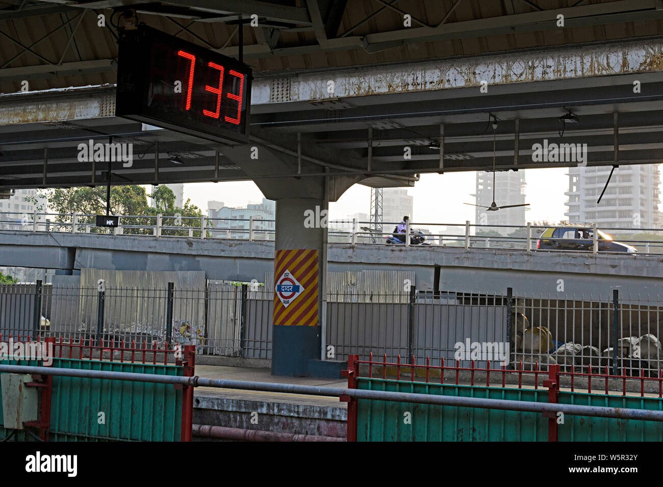 Dadar Railway Station Mumbai Maharashtra India Asia Stock Photo - Alamy
