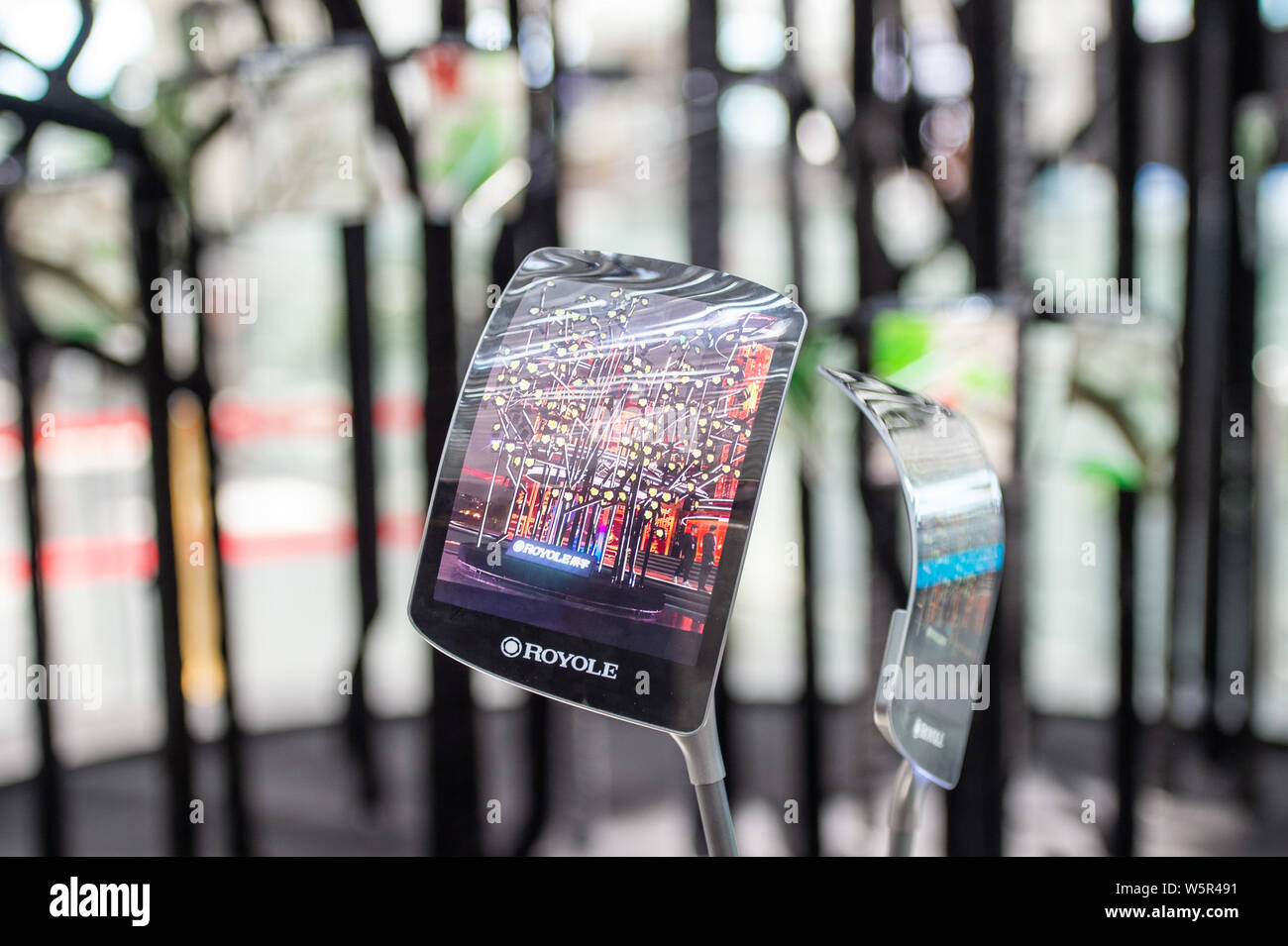 400 foldable devices launched by Royole Corp, a manufacturer of ...