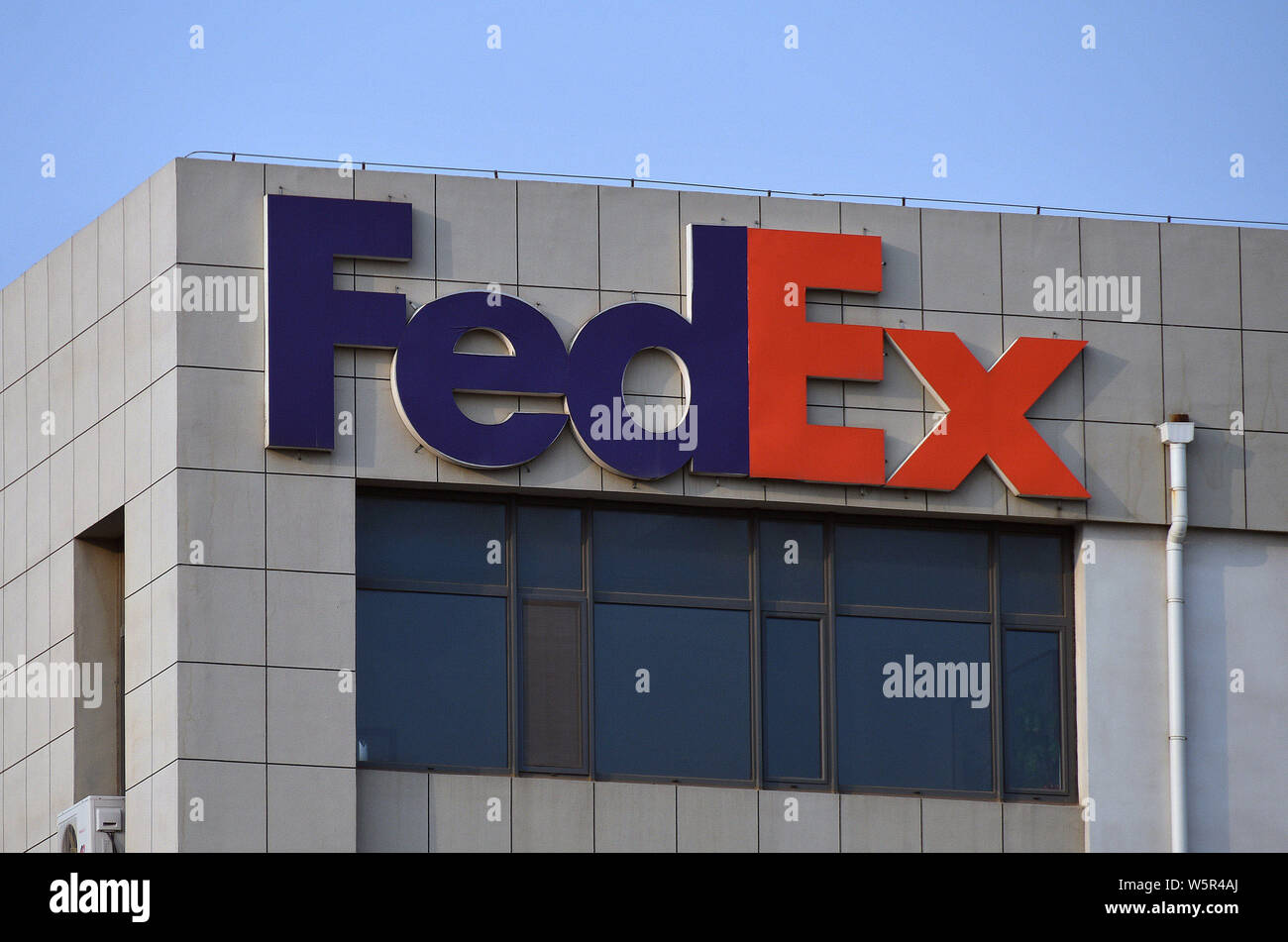 Courier express building hi-res stock photography and images - Alamy