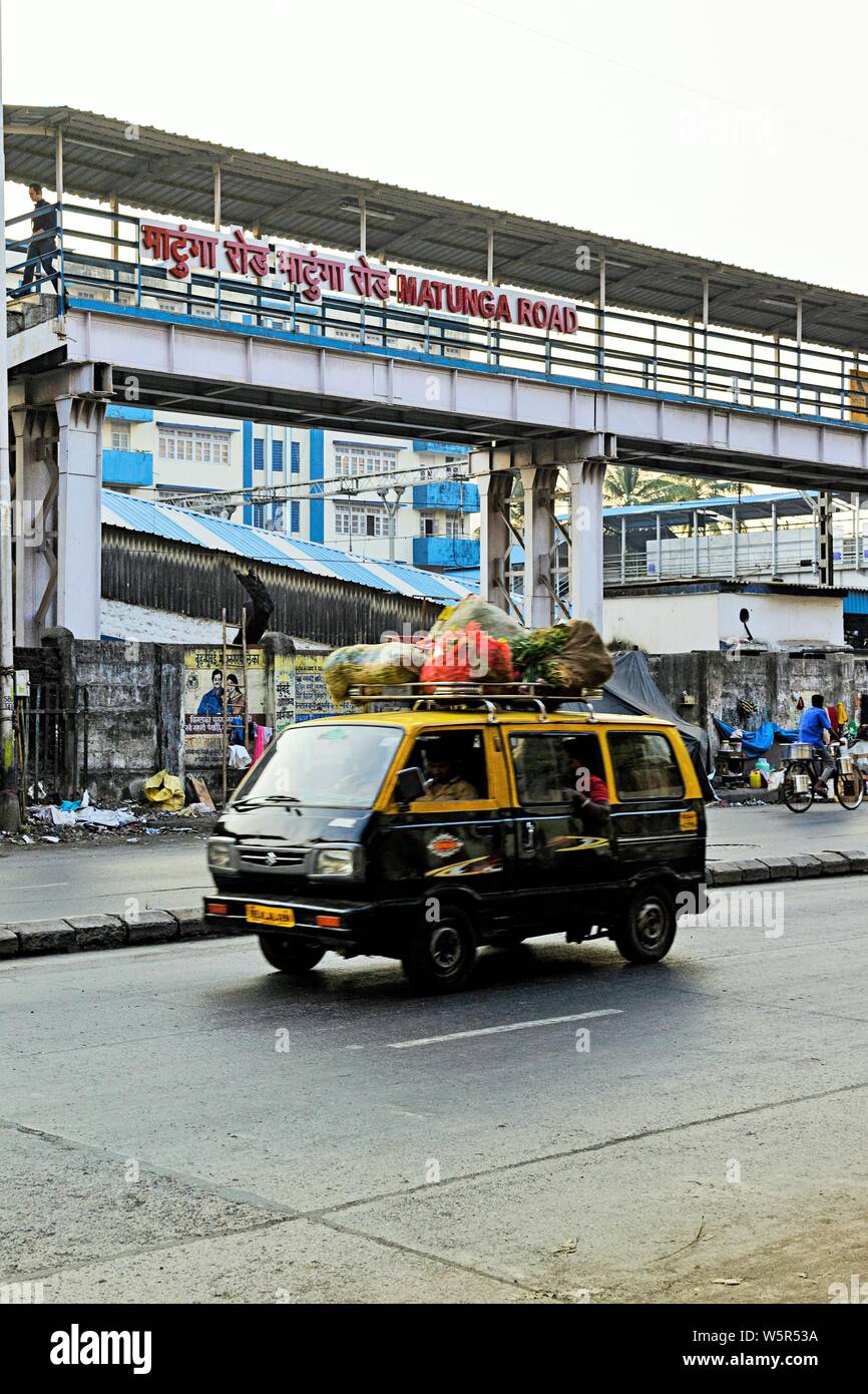 Matunga station hi-res stock photography and images - Alamy