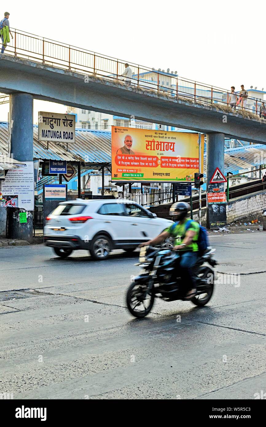 Matunga station hi-res stock photography and images - Alamy