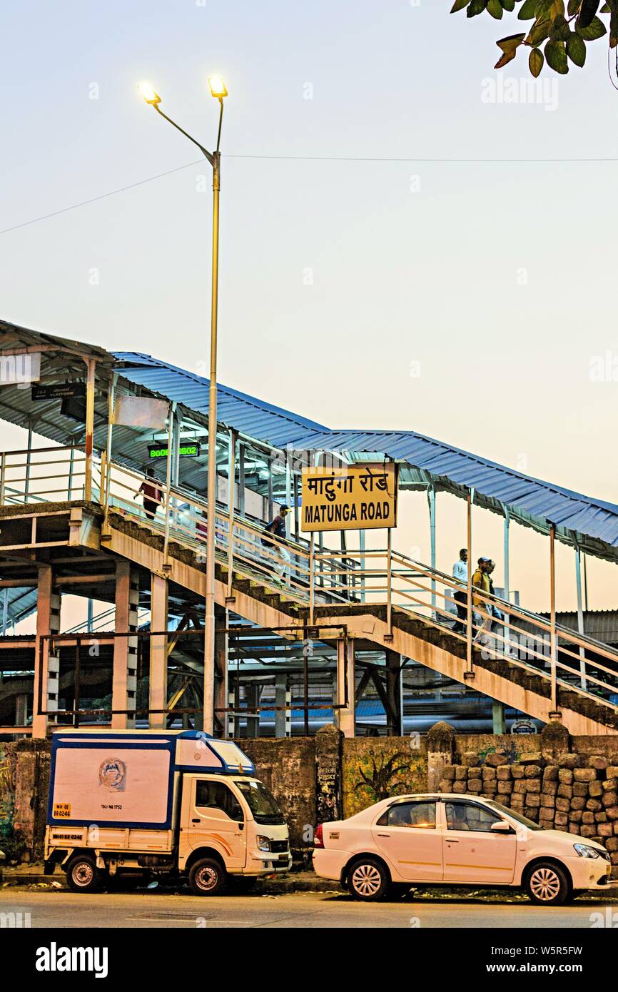 Matunga station hi-res stock photography and images - Alamy