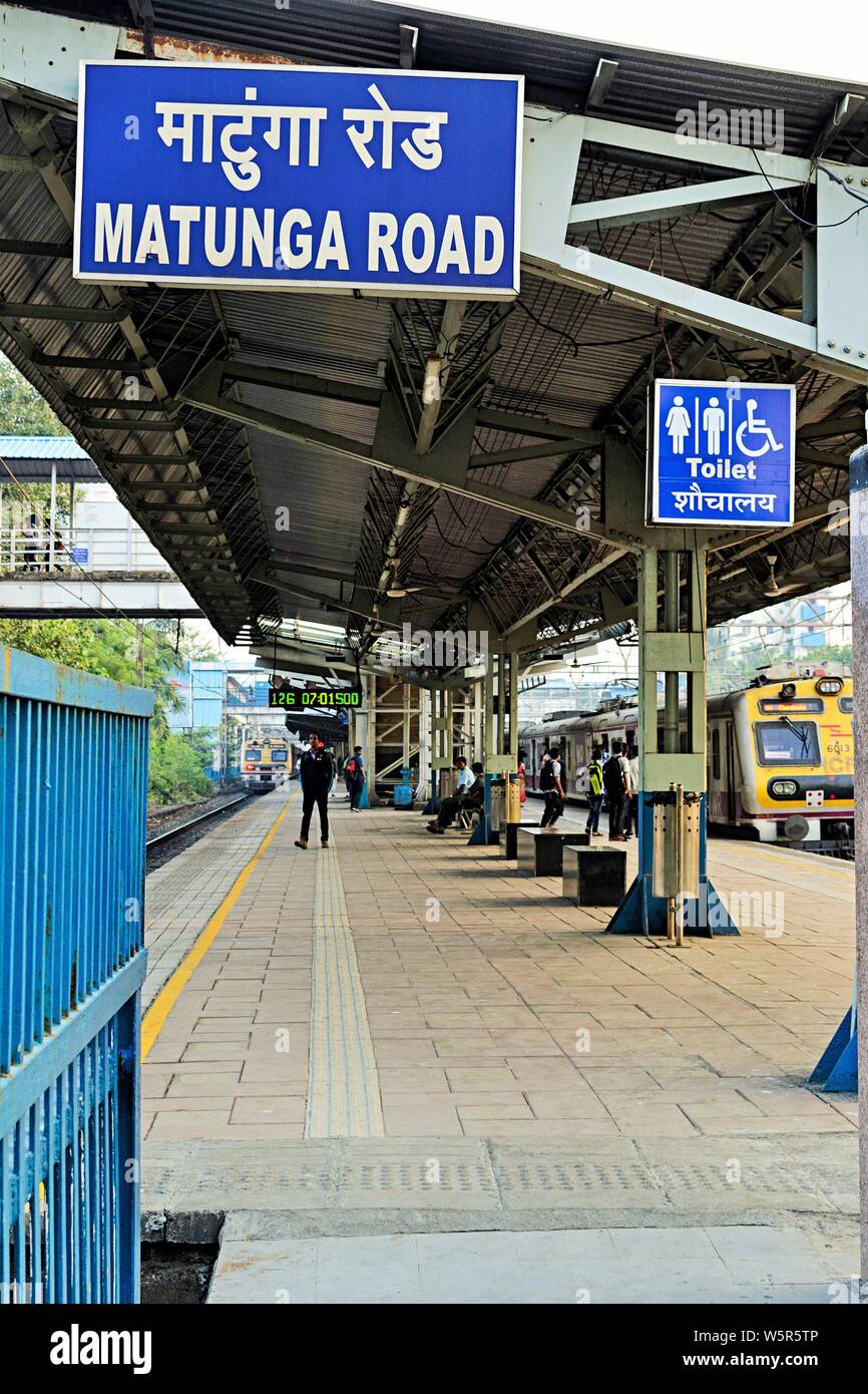 Matunga station hi-res stock photography and images - Alamy