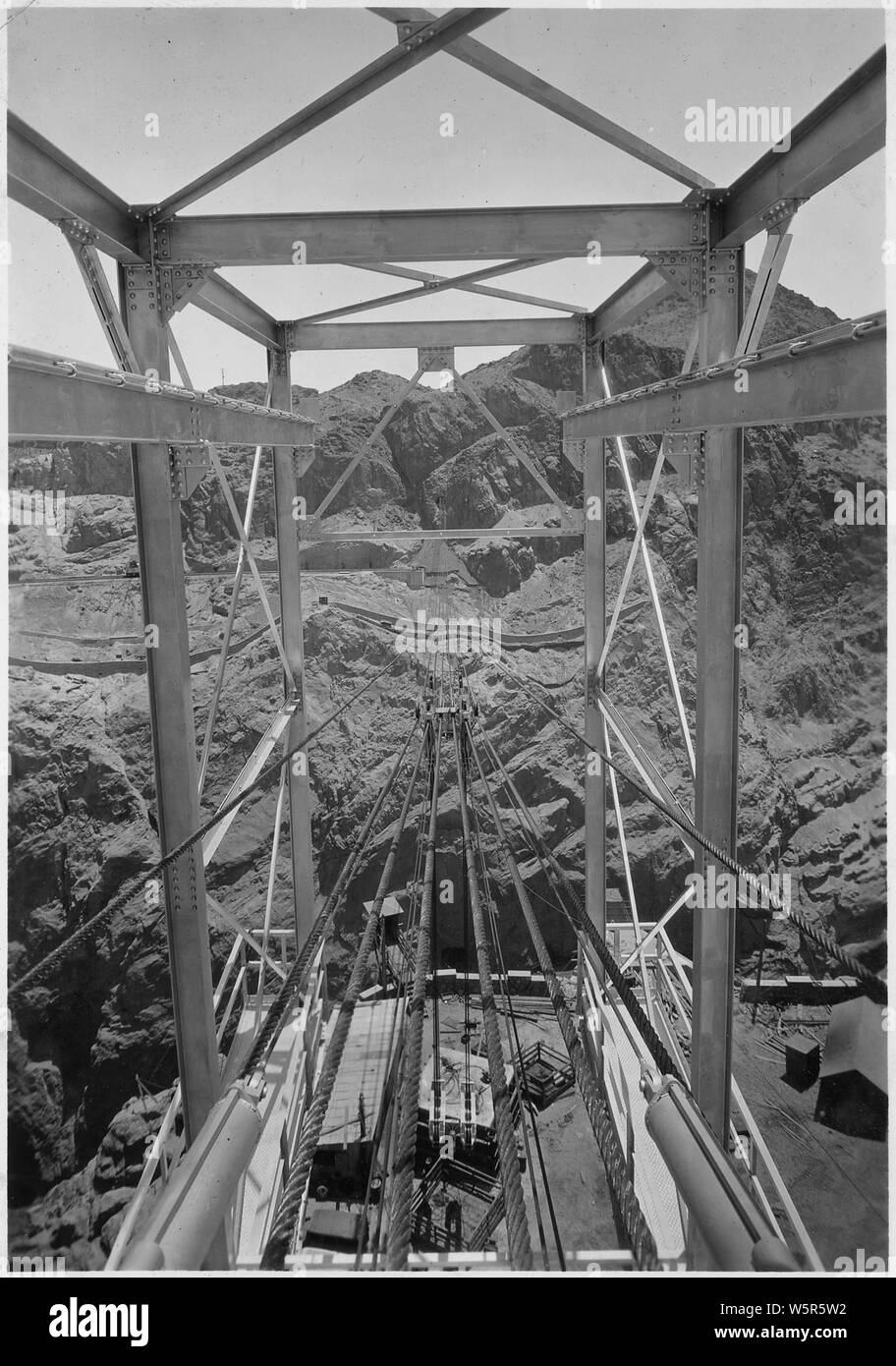 Cableway cables Black and White Stock Photos & Images - Alamy