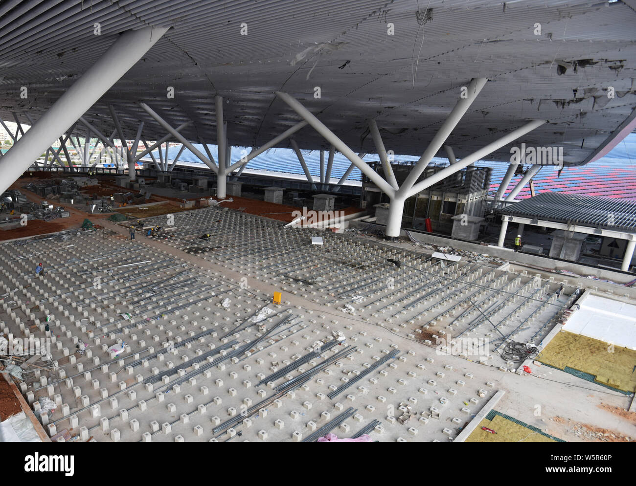 Chinese workers labor at the construction site of Shenzhen World ...