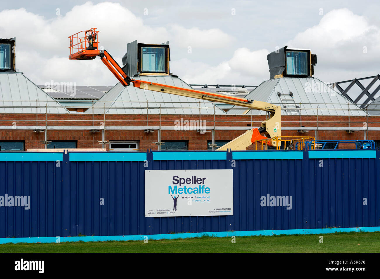 New school building uk hi-res stock photography and images - Alamy