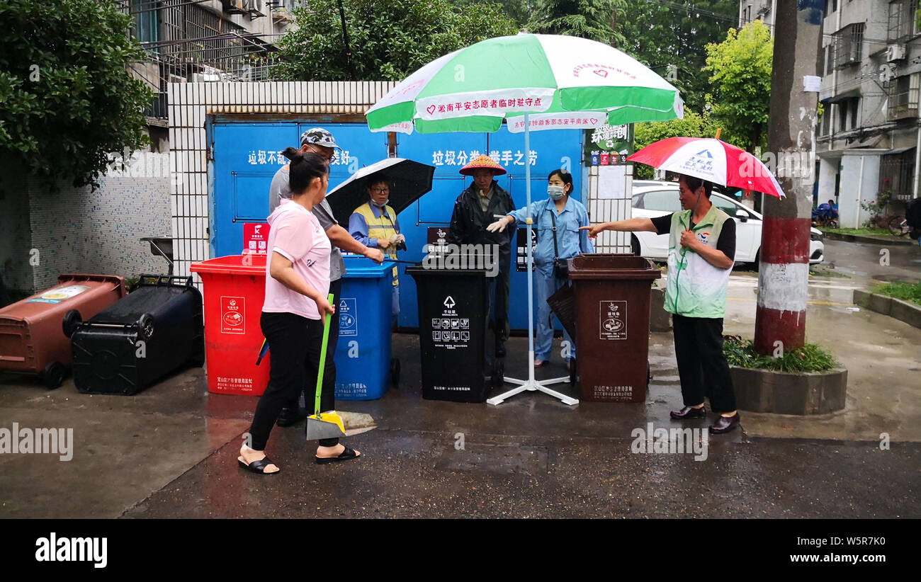 Waste sorting shanghai hi-res stock photography and images - Alamy
