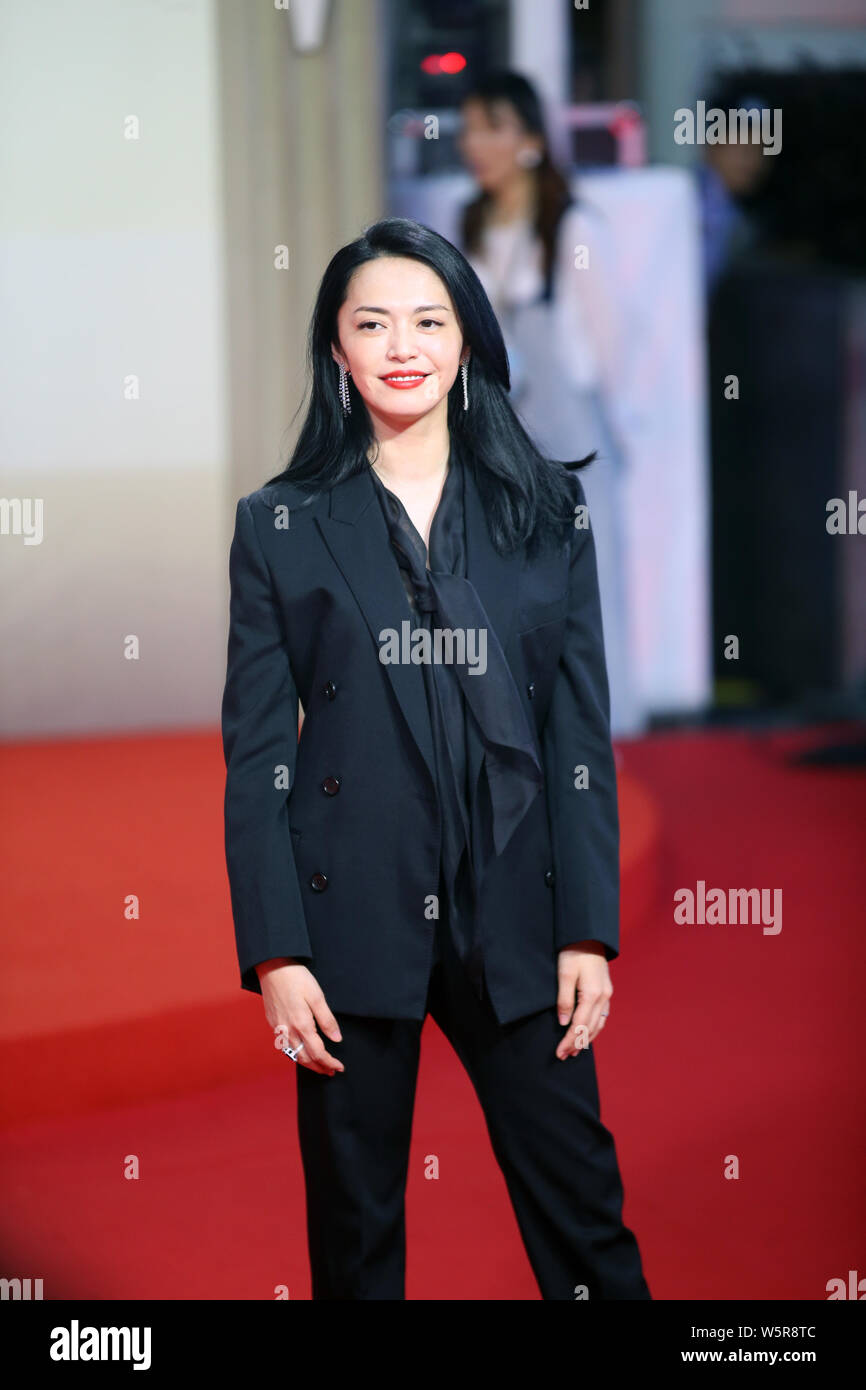 Chinese actress Yao Chen arrives on the red carpet for the Awarding ...