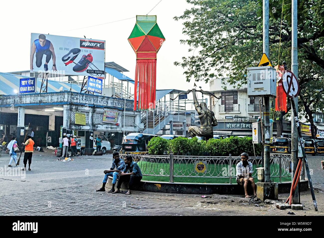 Khar Road Railway Station entrance Mumbai Maharashtra India Asia Stock Photo - Alamy