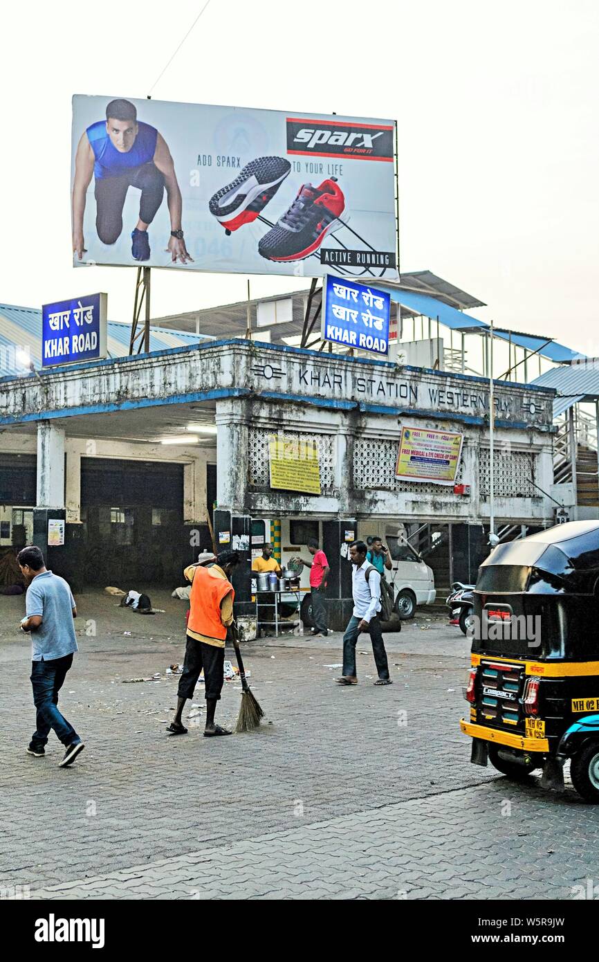 Khar Road Railway Station Mumbai Maharashtra India Asia Stock Photo - Alamy