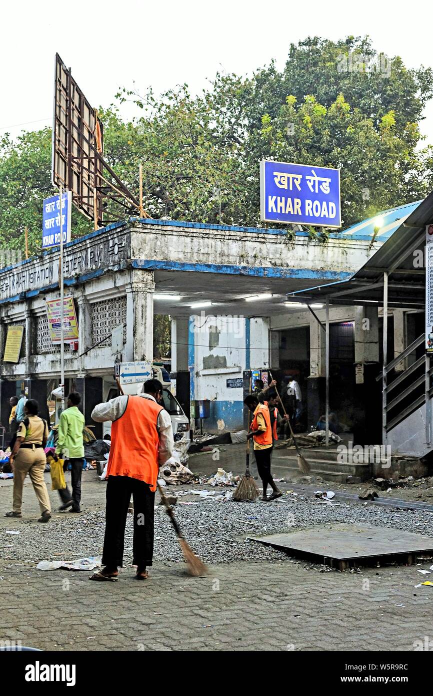 Indian policewoman hi-res stock photography and images - Alamy