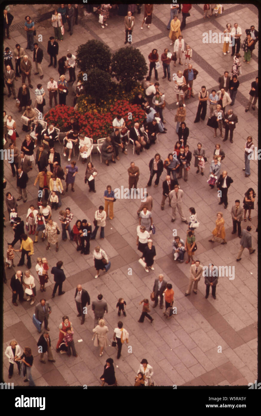 MUNICH'S LARGE AND BEAUTIFUL FUSSGANGERZONE (PEDESTRIAN ZONE) HAS ...