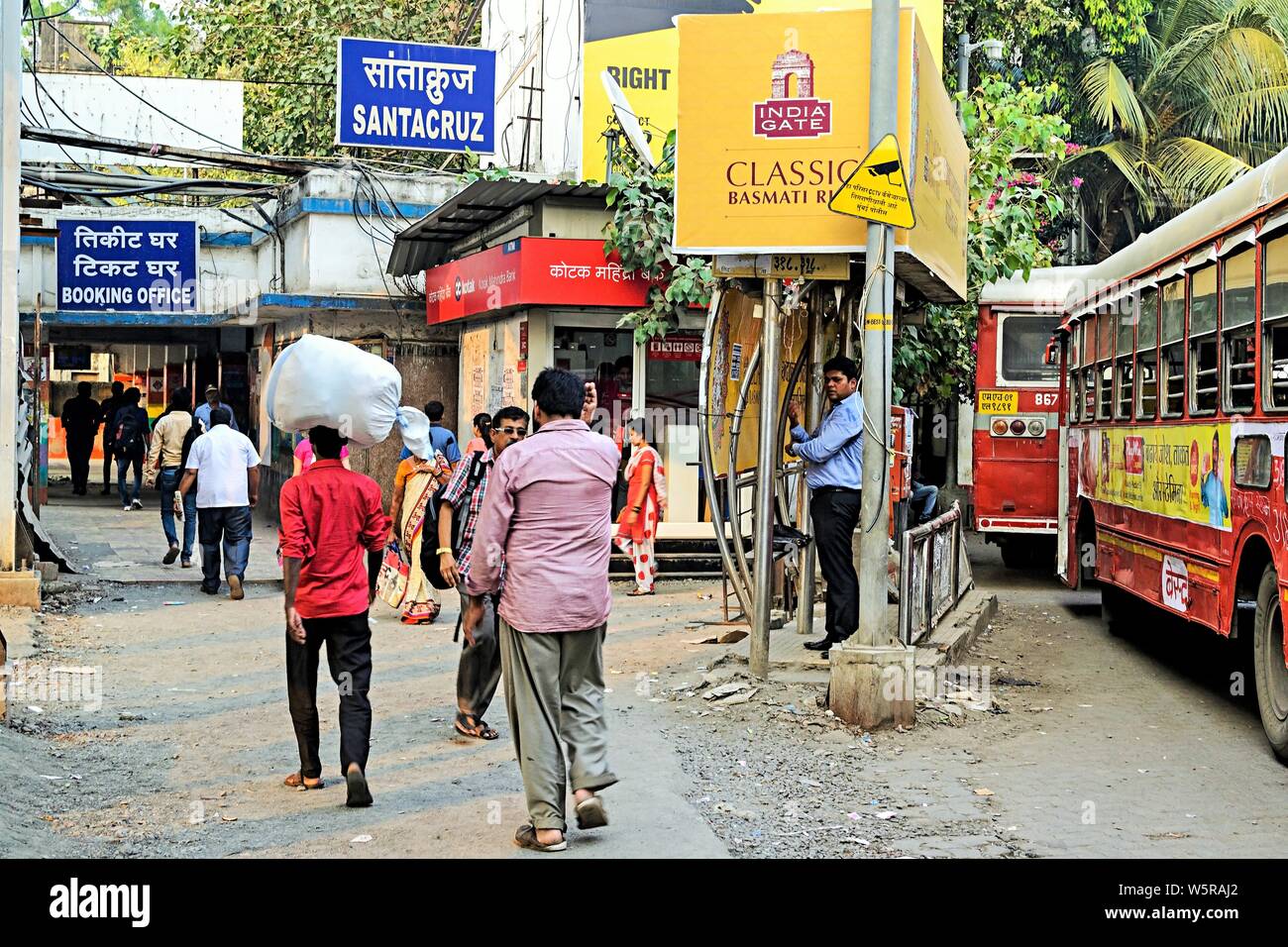 Bus Stop Mumbai High Resolution Stock Photography and Images - Alamy