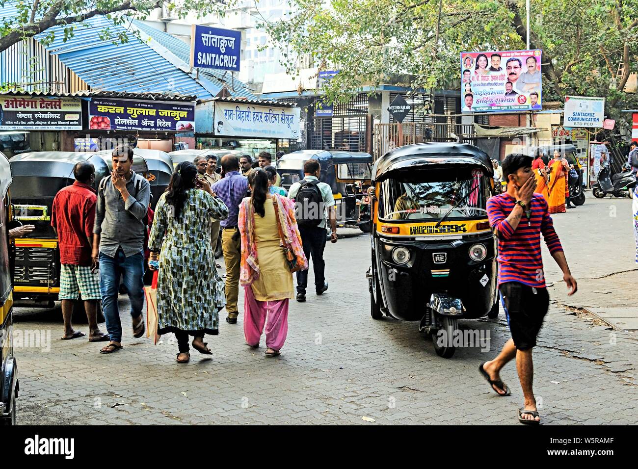 Santacruz Railway Station Mumbai Maharashtra India Asia Stock Photo - Alamy