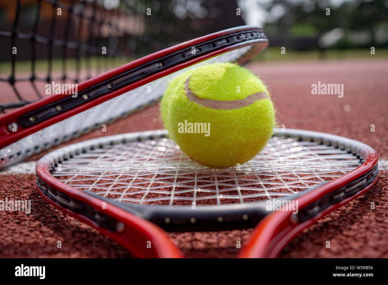 Tennis court balls low angle hi-res stock photography and images - Alamy