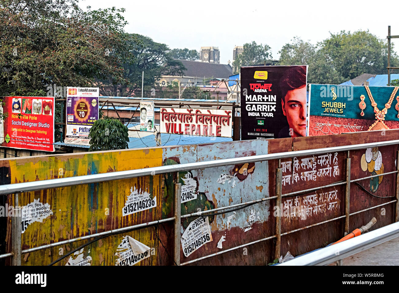 Vile parle station hi-res stock photography and images - Alamy