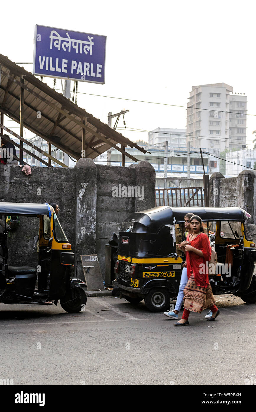 Vile Parle Railway Station Mumbai Maharashtra India Asia Stock Photo ...