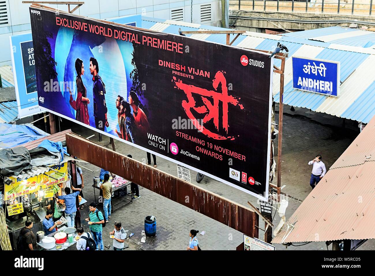 Andheri railway station mumbai maharashtra hi-res stock photography and ...