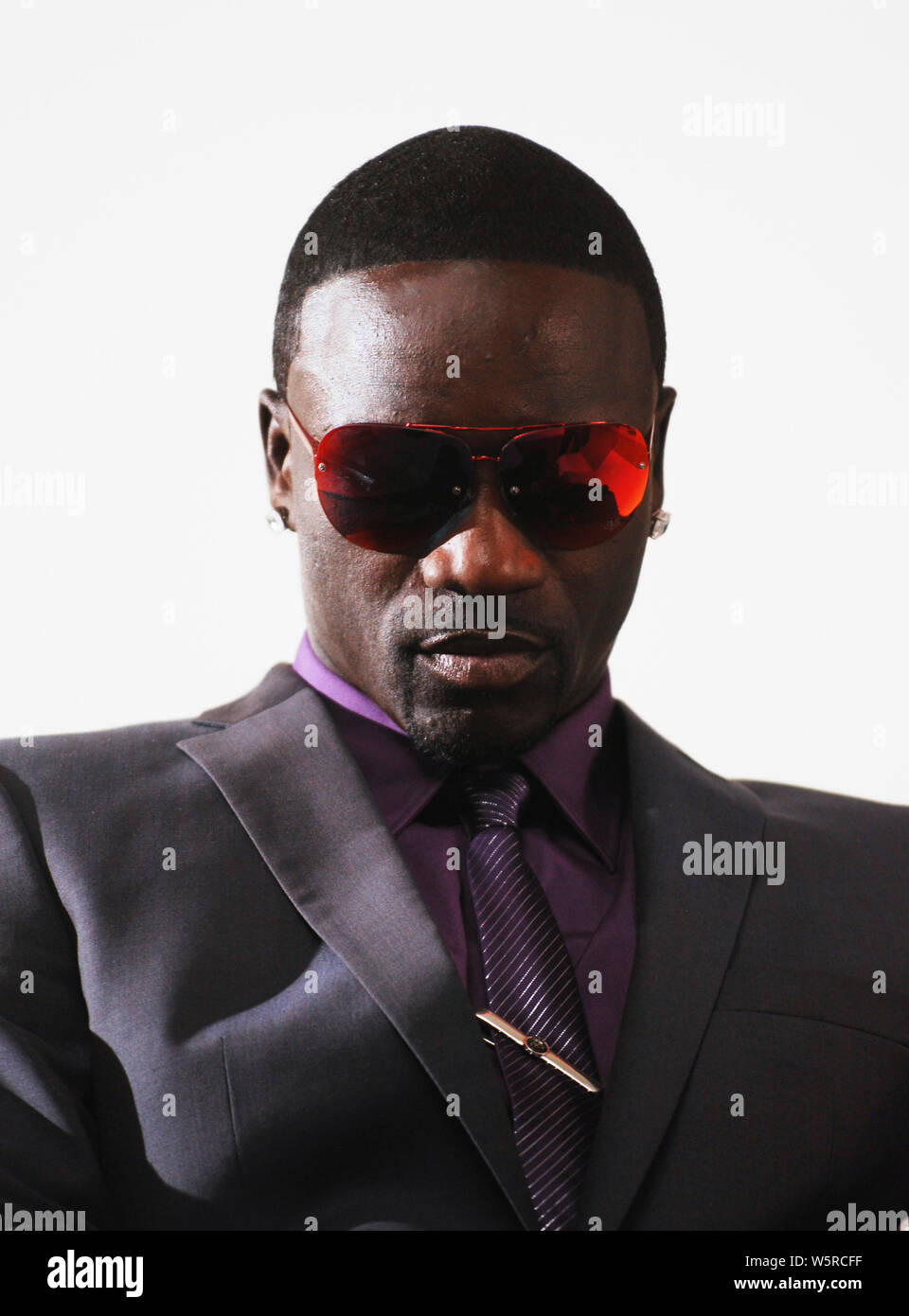 Akon performs in his music video "Beautiful" in Los Angeles Stock Photo ...