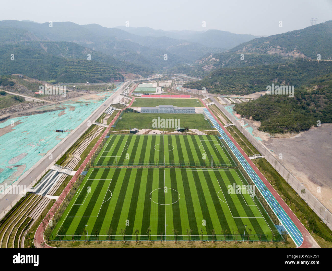 Landfills In China High Resolution Stock Photography and Images - Alamy