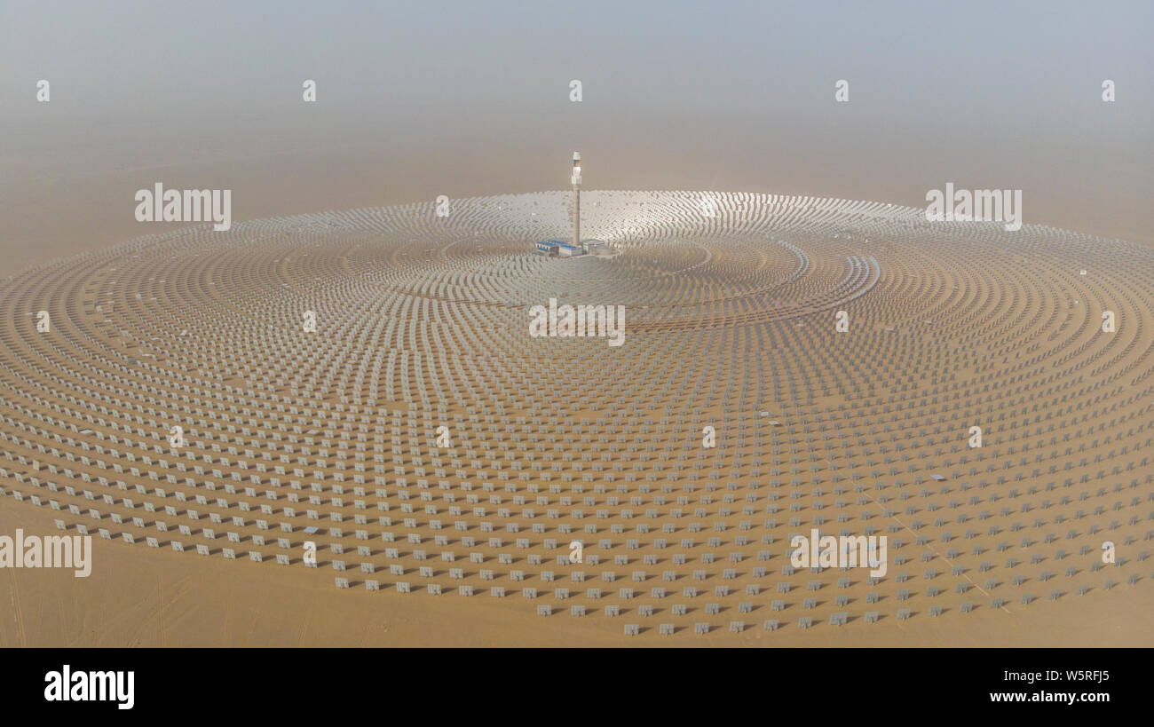 China molten salt solar gansu hi-res stock photography and images - Alamy