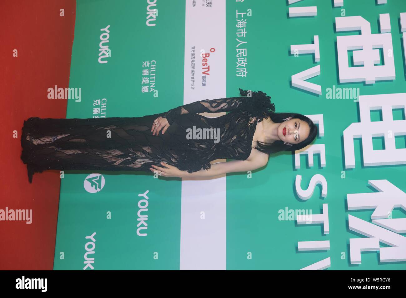 Chinese actress Yao Chen arrives on the red carpet for the 25th ...